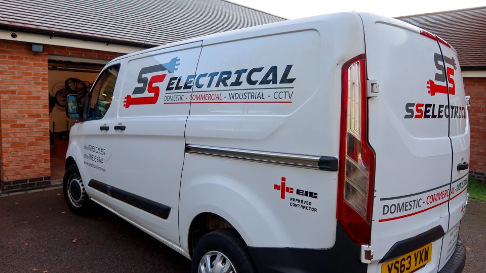Domestic & Commercial Electricians in Newark-on-Trent | S S Electrical